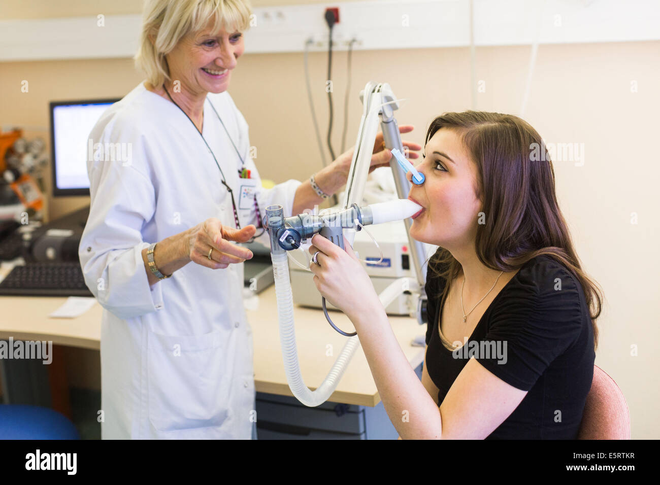 Spirometry woman hi-res stock photography and images - Alamy