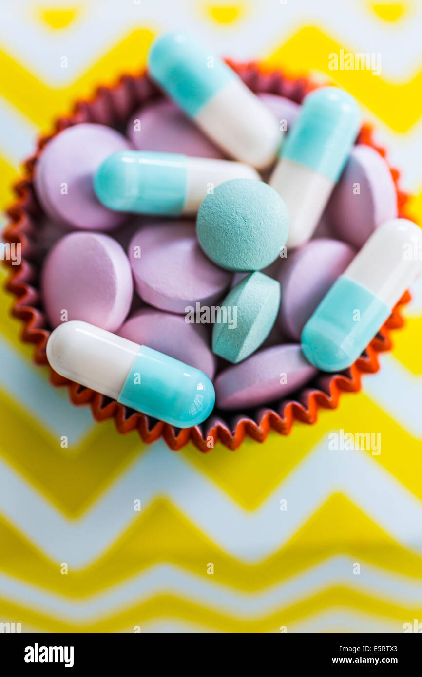 Capsules and tablets Stock Photo - Alamy