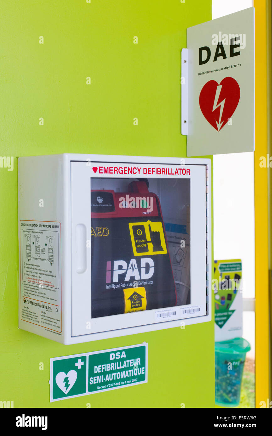 Heart defibrillator hi-res stock photography and images - Alamy