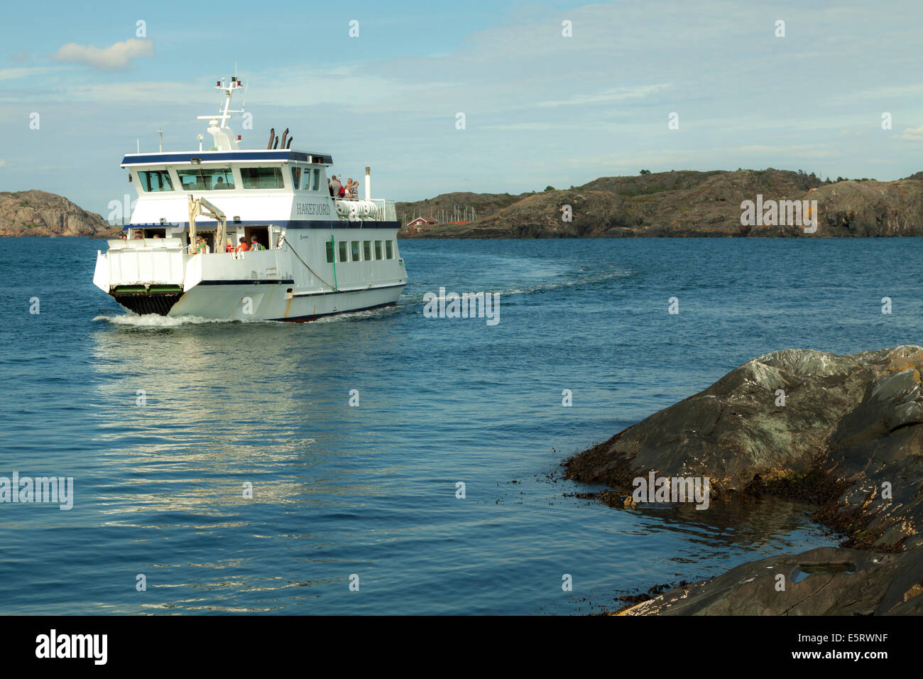 Hakefjord Ferry carrying passengers to the Island of Åstol, Tjörn ...