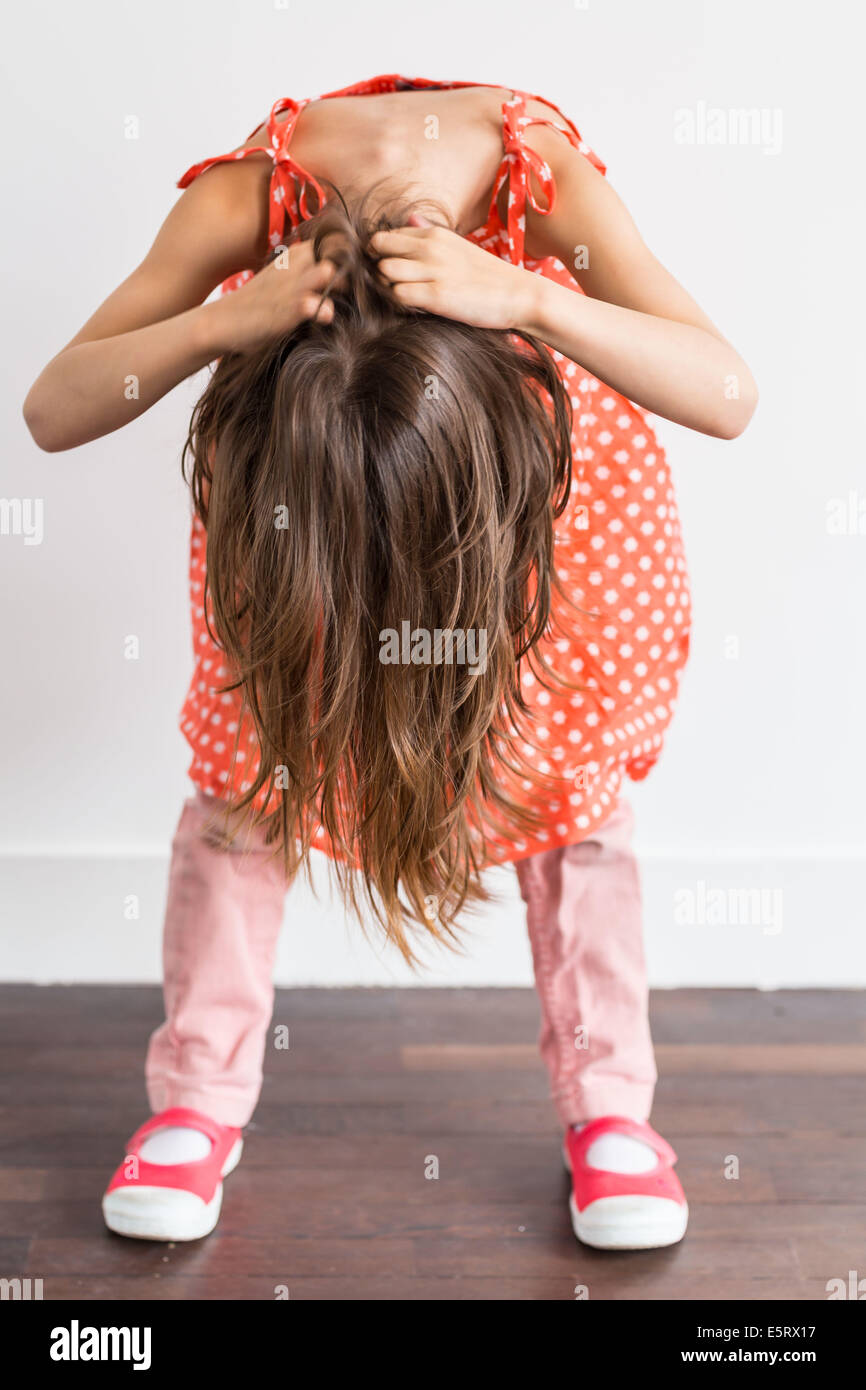 Child scratching skin hi-res stock photography and images - Alamy