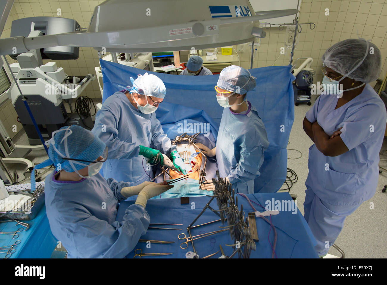 Cystectomy, removal of a cancerous bladder, Diaconesses hospital, Paris ...