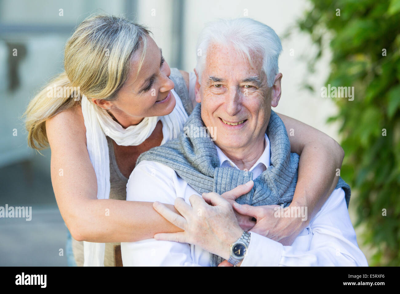 Difference age couple old hi-res stock photography and images - Alamy