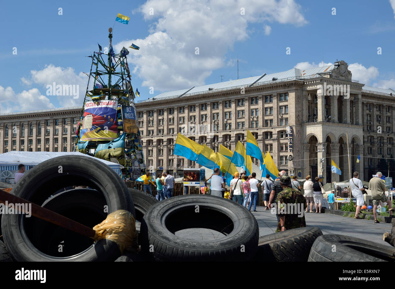 Ukrainian square hi-res stock photography and images - Alamy