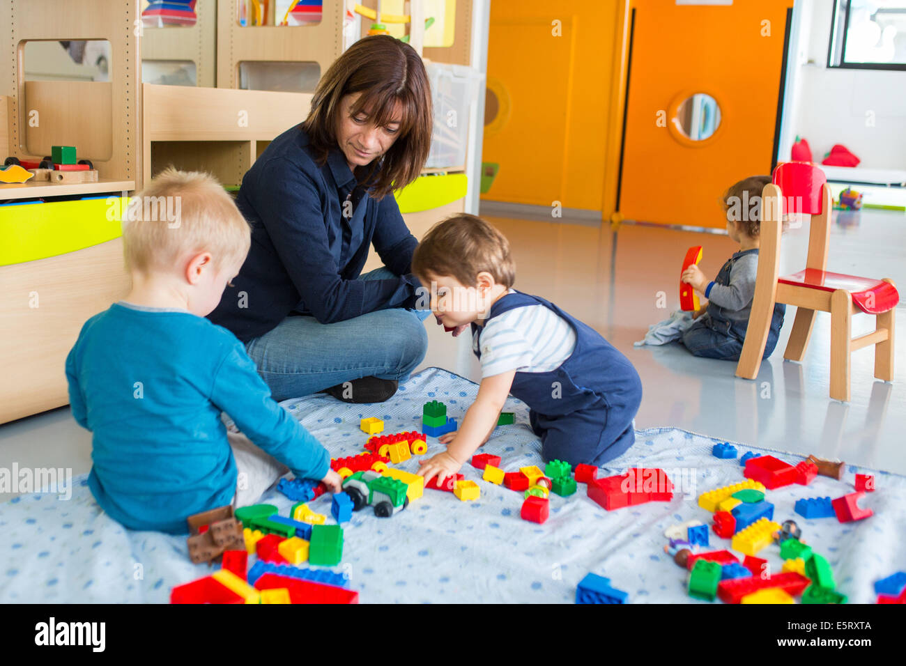 Psychomotricity specialist with children. Shared playroom of day ...
