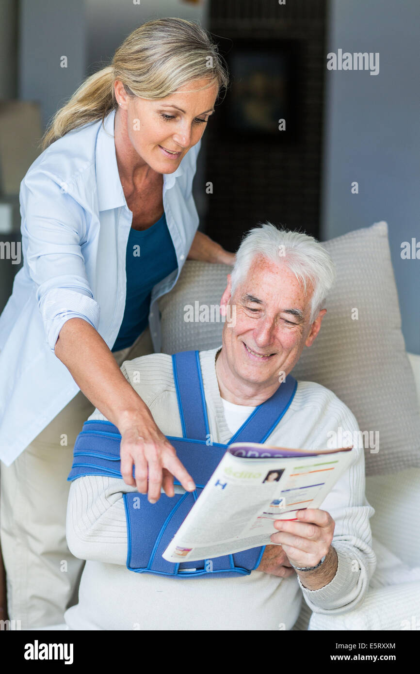 Senior woman daughter magazine hi-res stock photography and images - Alamy