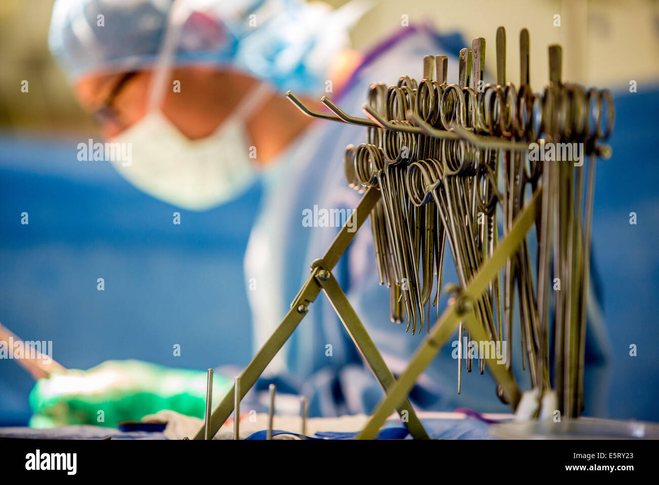 Hospital operating theatre instruments hi-res stock photography and ...
