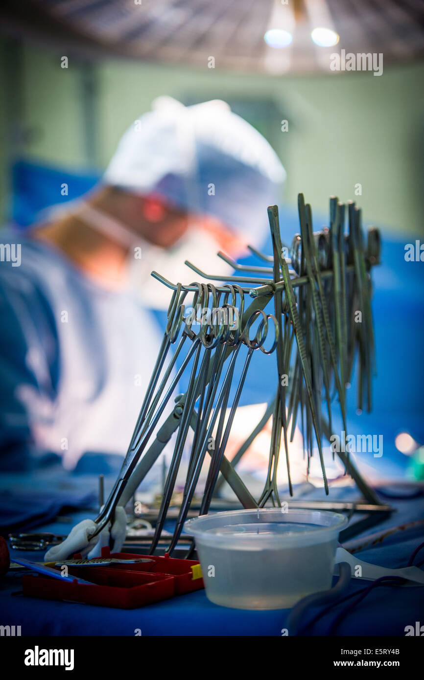 Hospital surgical instruments hi-res stock photography and images - Alamy