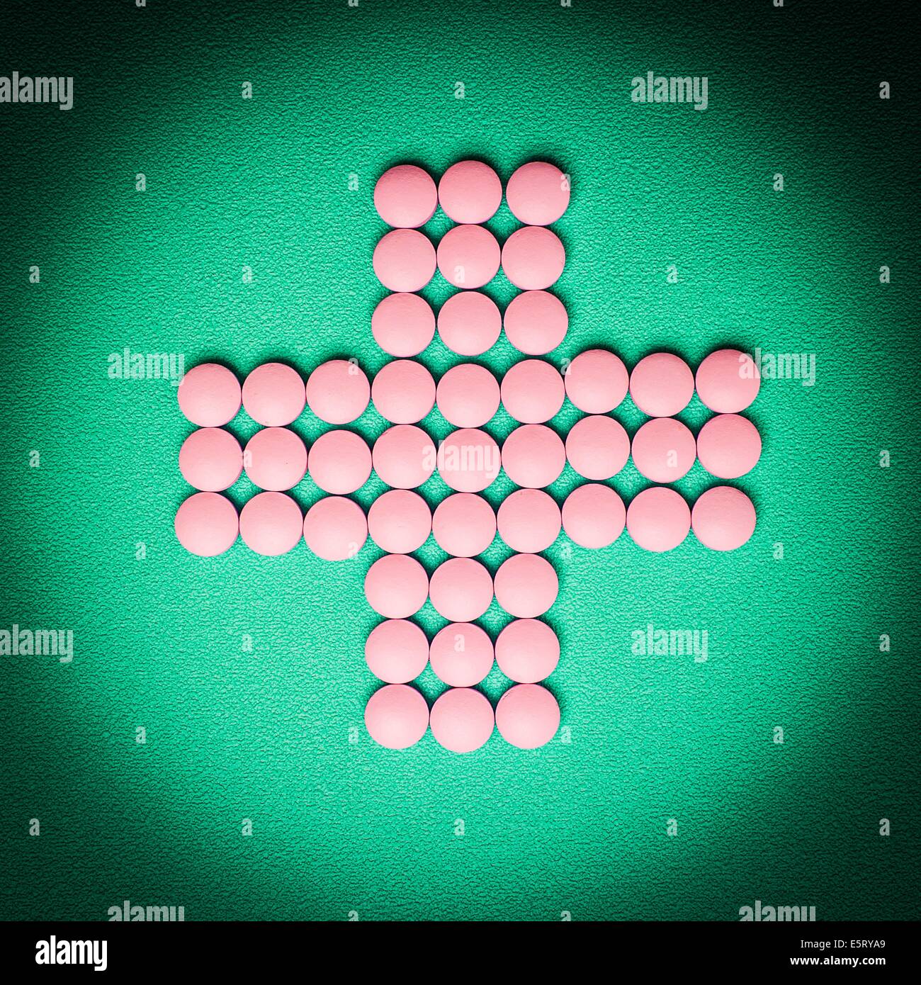 Tablets forming a cross - health care symbol Stock Photo - Alamy