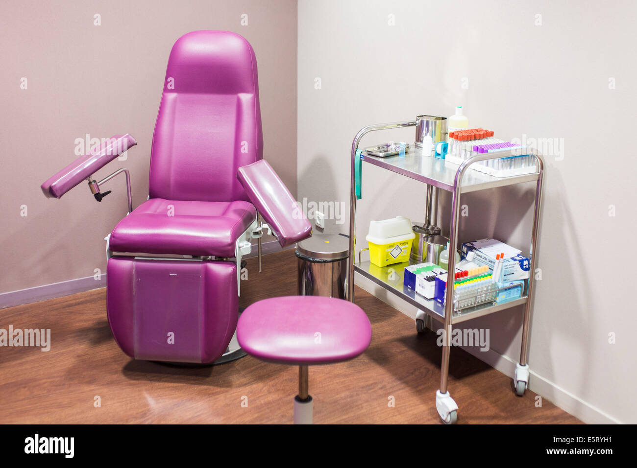 Room in a medical laboratory Stock Photo - Alamy