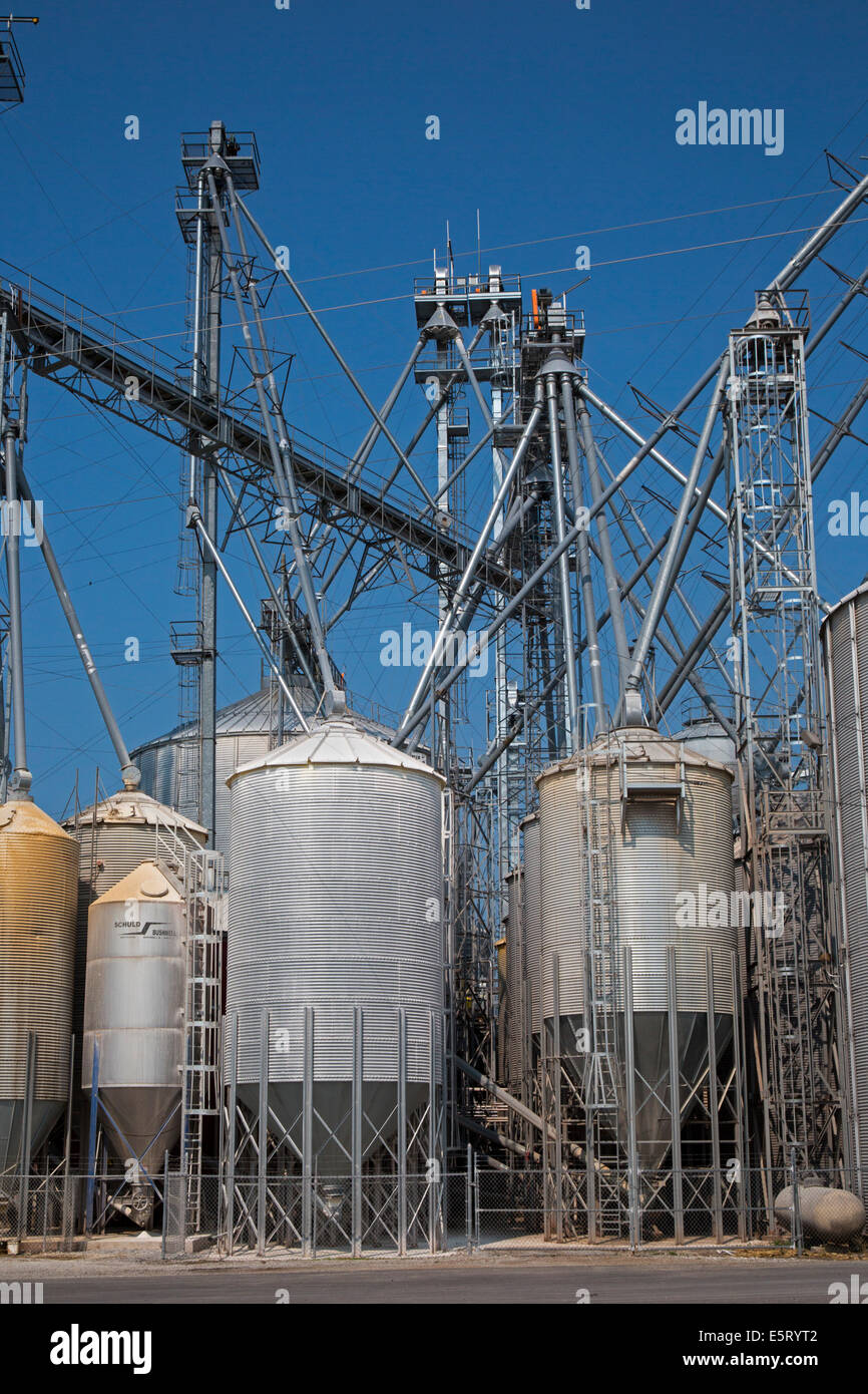 Bucyrus, Ohio - A grain elevator operated by Hord Livestock Stock Photo ...