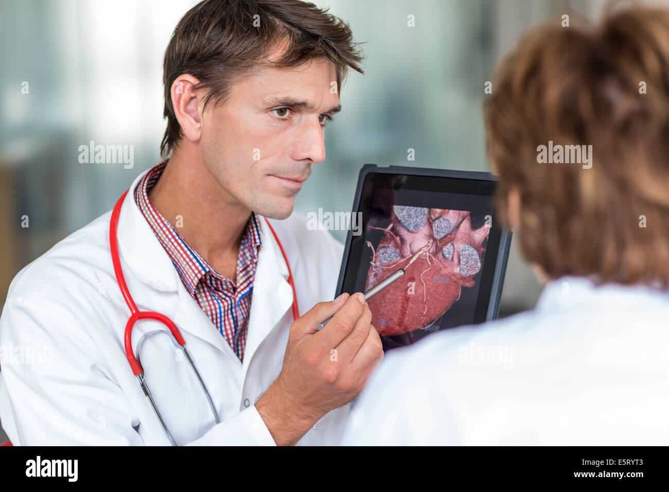 Doctor using a tablet PC Stock Photo - Alamy