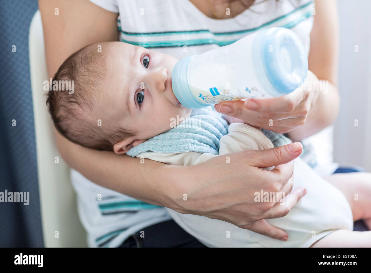 3 month baby boy drinking milk from a bottle Stock Photo - Alamy