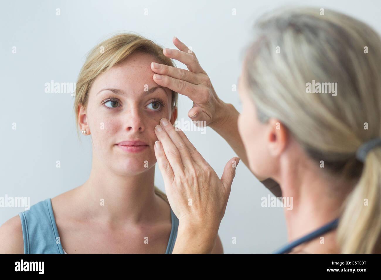 Doctor examining woman's eye Stock Photo - Alamy