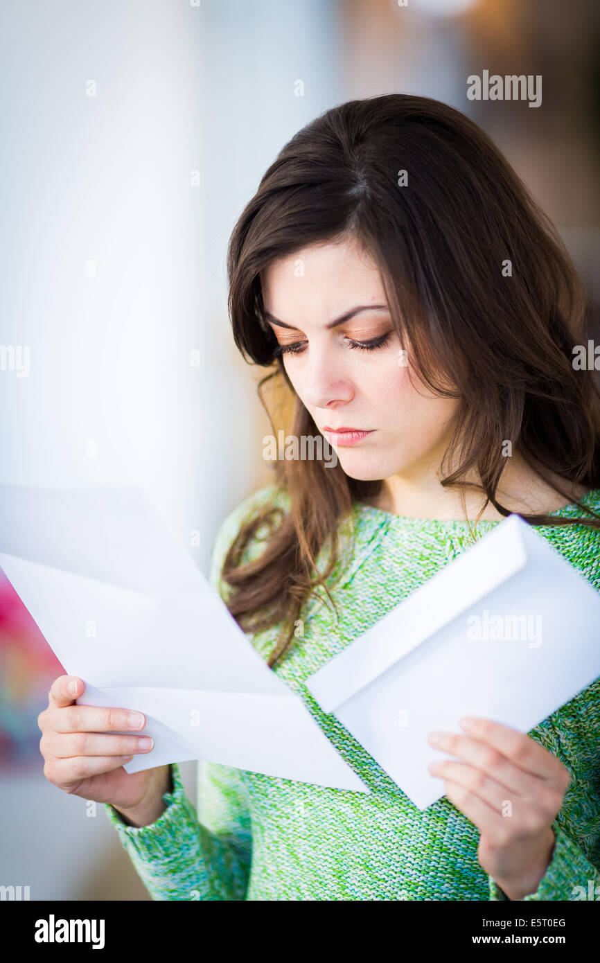 Woman reading letter Stock Photo - Alamy