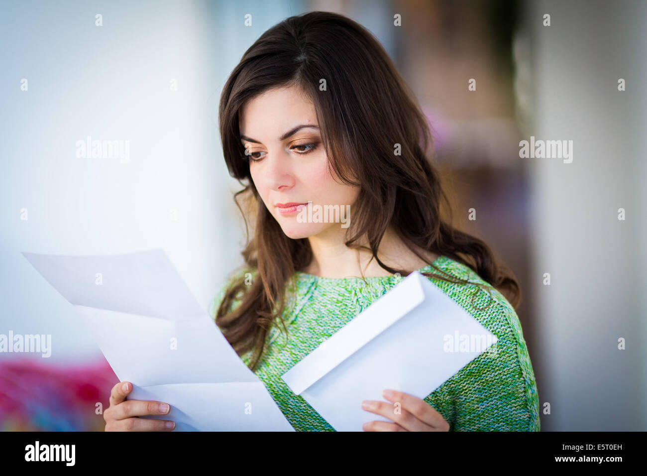 Woman reading letter Stock Photo - Alamy