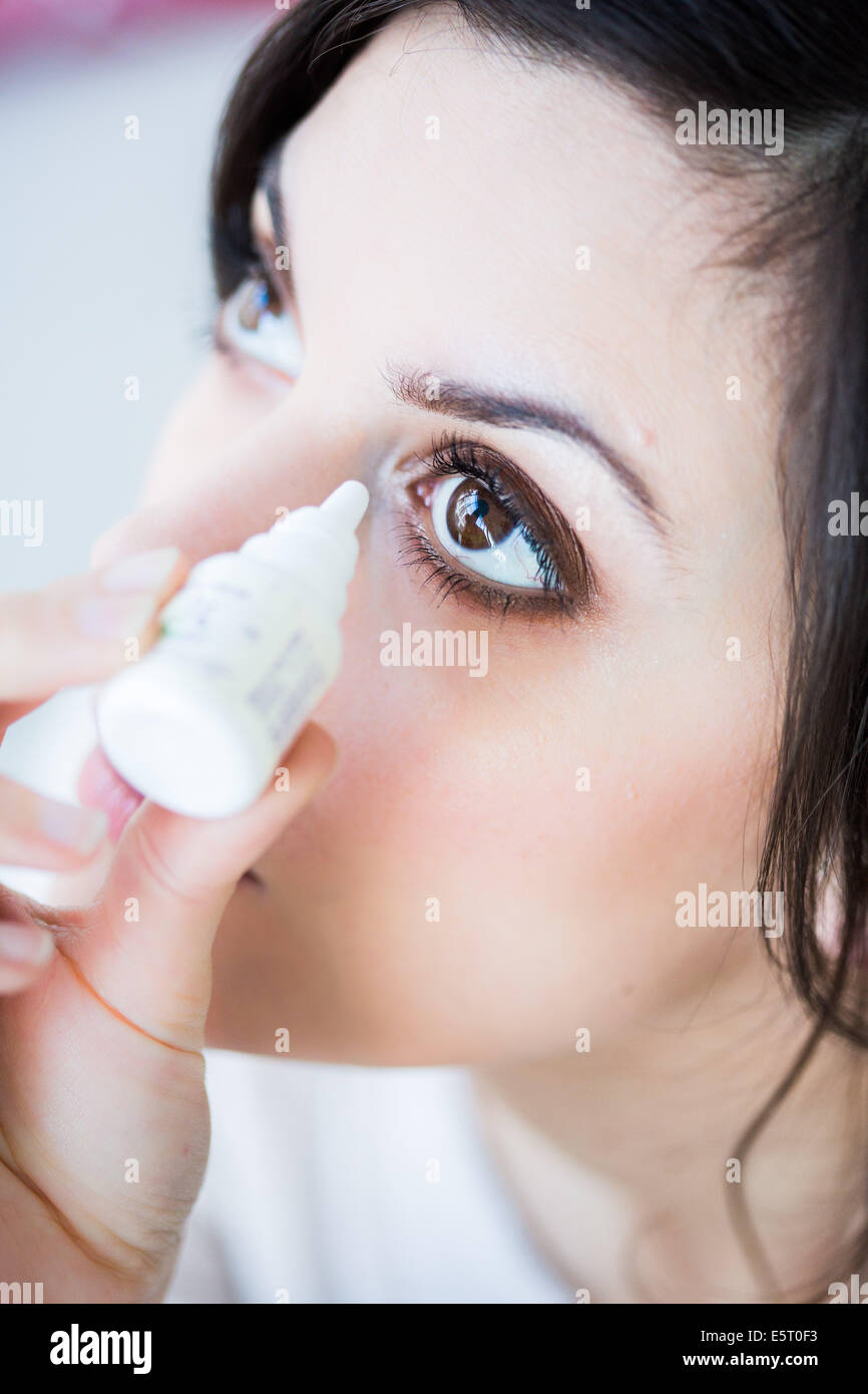 Woman applying eye-drops into her eye Stock Photo - Alamy
