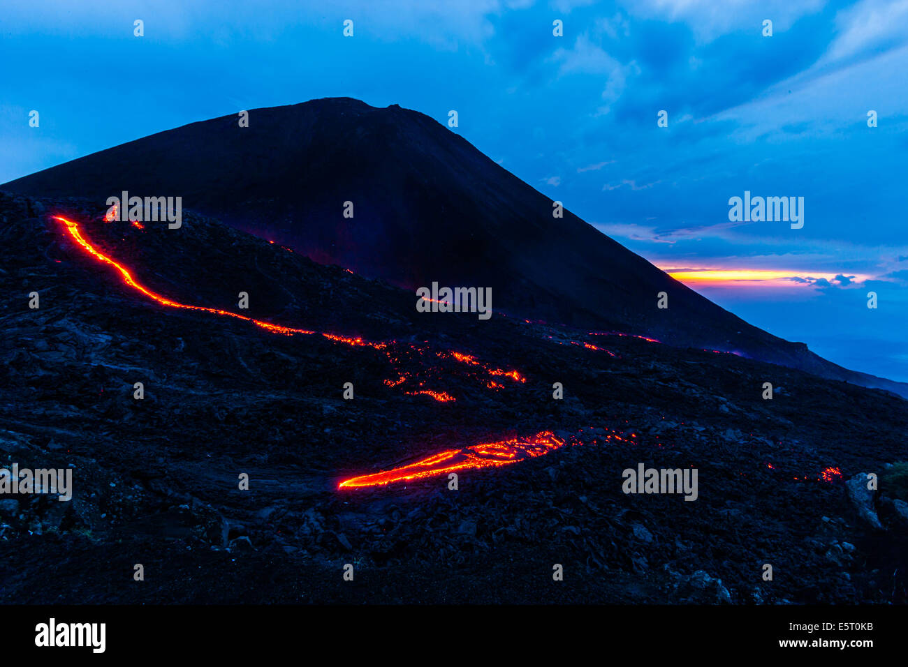 Eruption of the volcano Pacaya, 2 552 m high, near Antigua, Guatemala ...