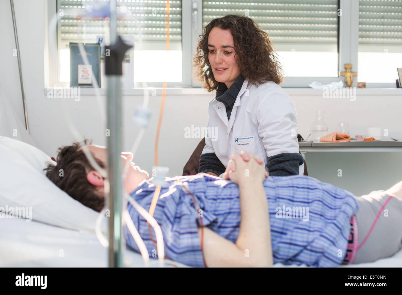 Patient with cancer discussing with psychologist, Angoulême hospital ...