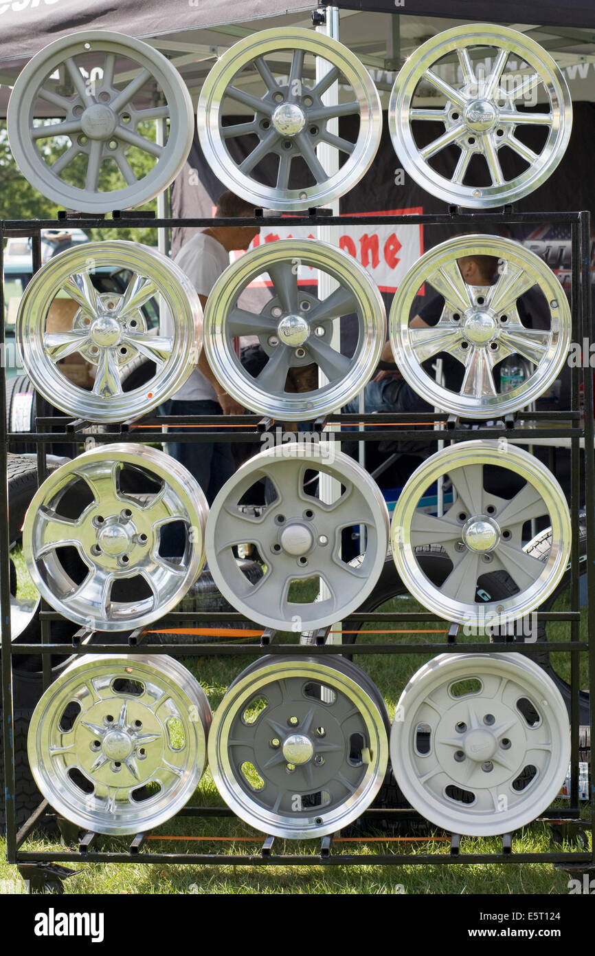 Car rims hi-res stock photography and images - Alamy