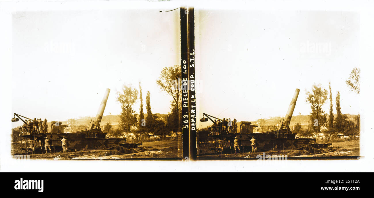 Shot of a 400 mm heavy artillery piece by the French army in 1917 Stock ...