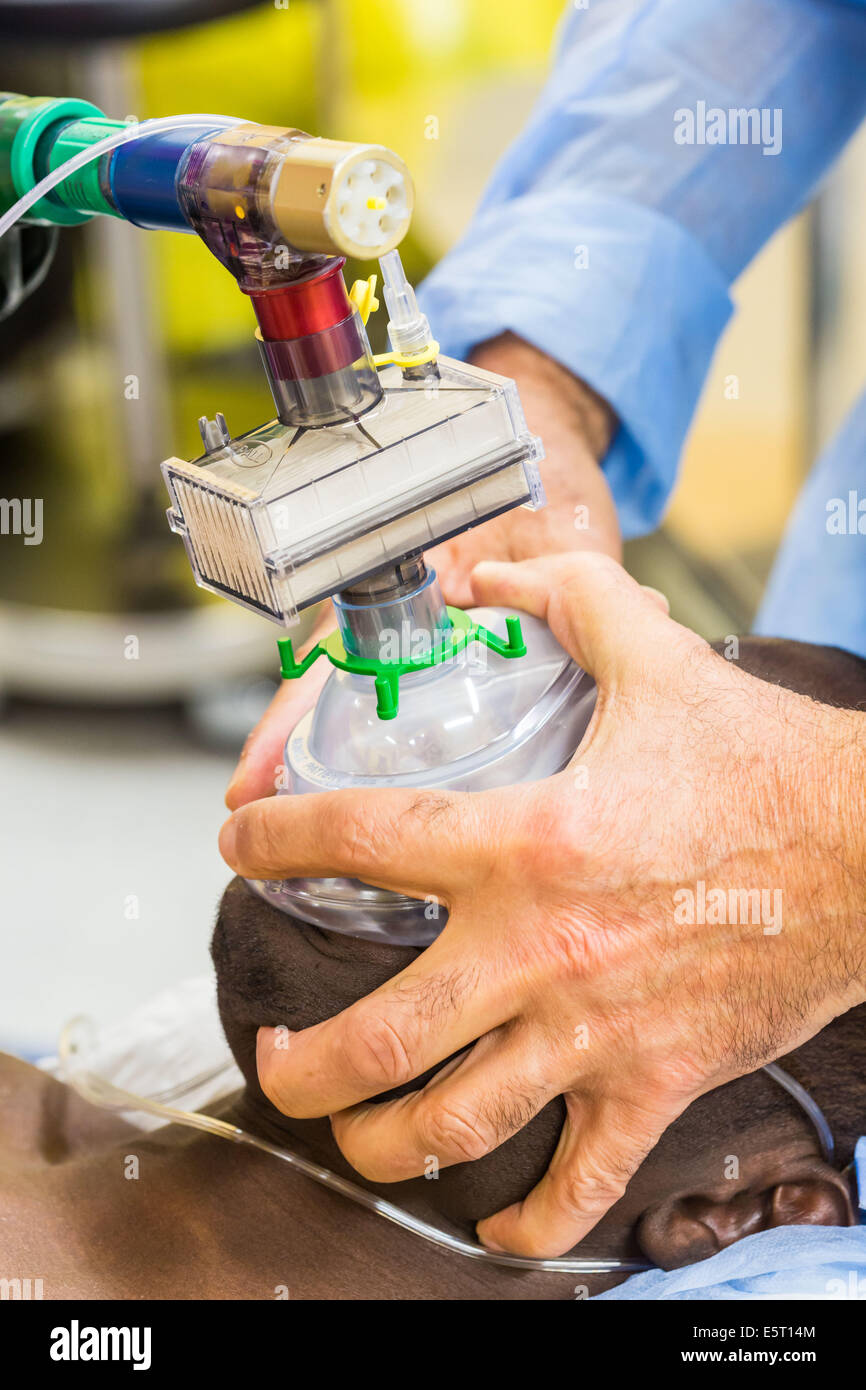 Anaesthetist anaesthetic mask hi-res stock photography and images - Alamy