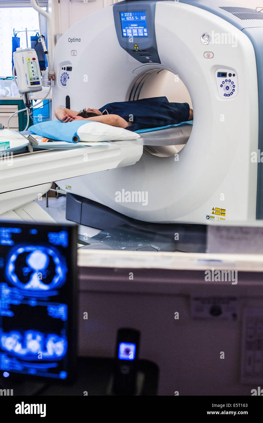 Female patient undergoing a CT scan, Croix Saint Simon hospital, Paris ...