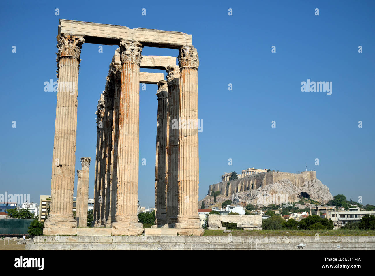Temple of Olympian Zeus and Acropolis in Athens, Greece Stock Photo - Alamy