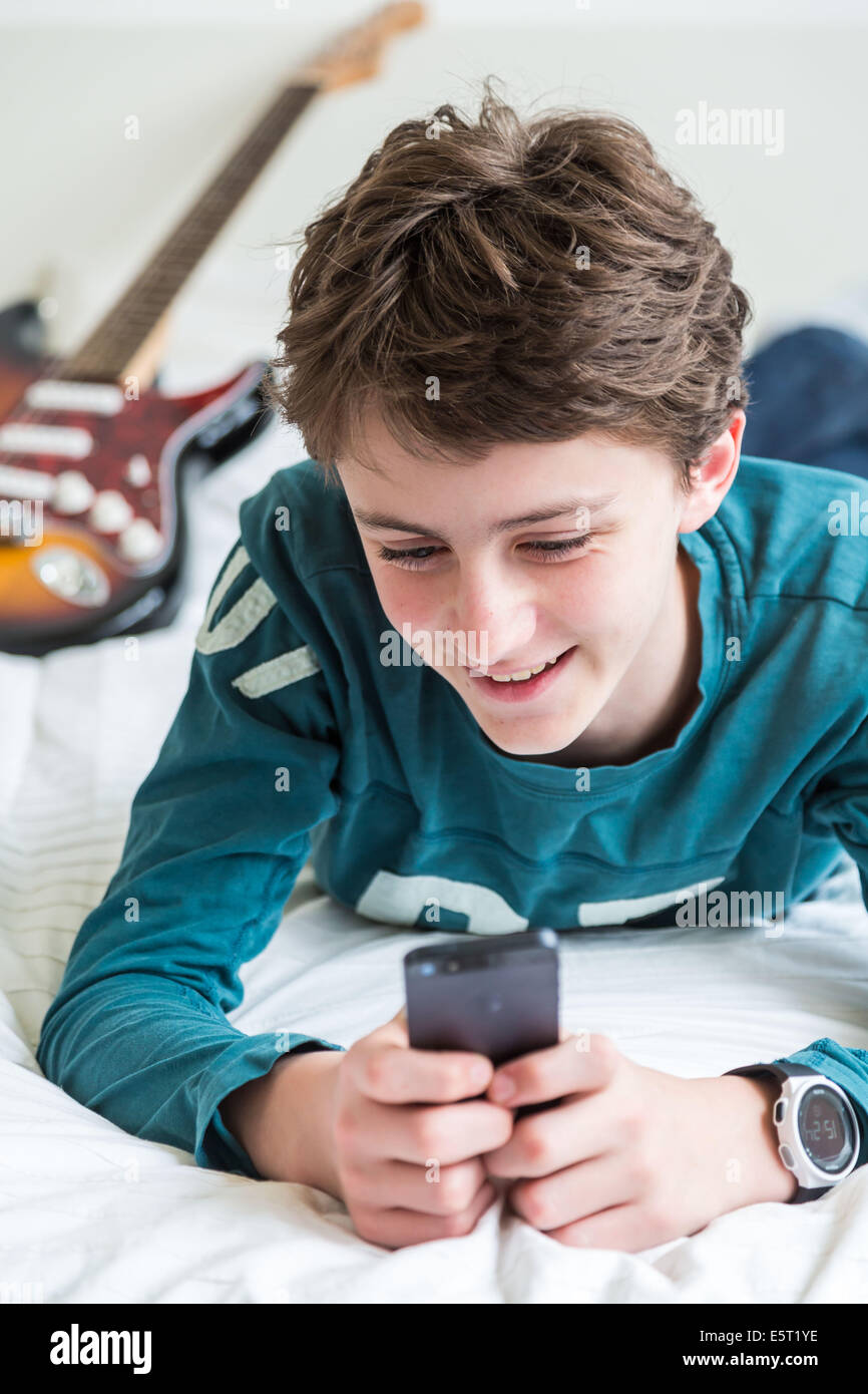 Teenage boy using a Smartphone Stock Photo - Alamy