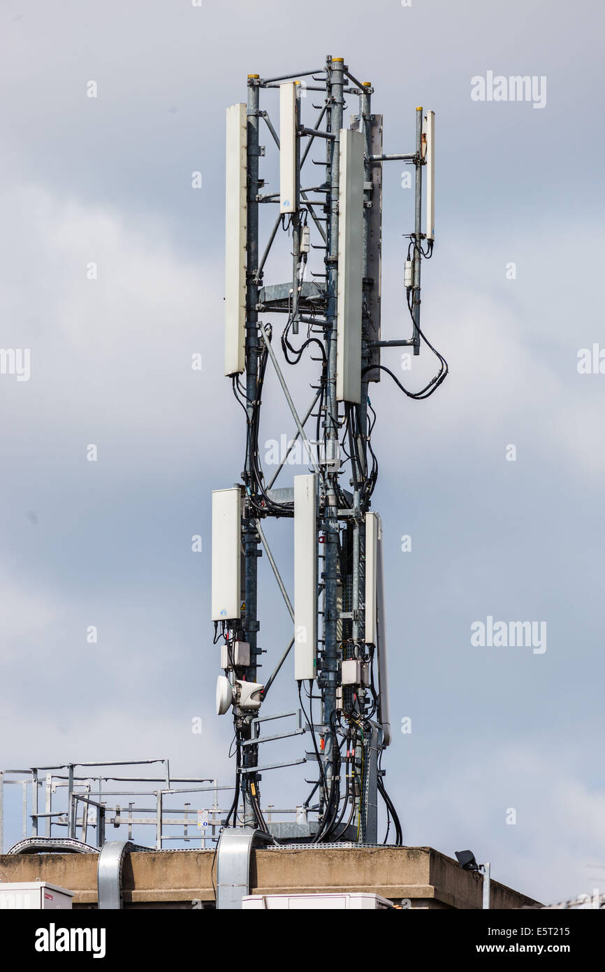 Antenna mobile phone hi-res stock photography and images - Alamy