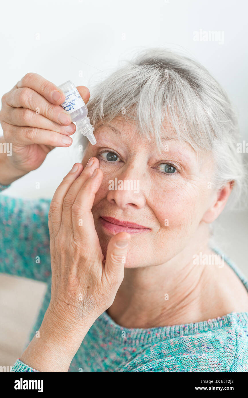 Elderly eye drops hi-res stock photography and images - Alamy
