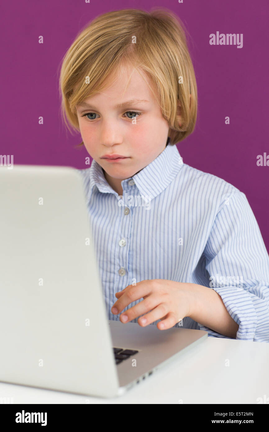 7 year old boy using a laptop Stock Photo - Alamy
