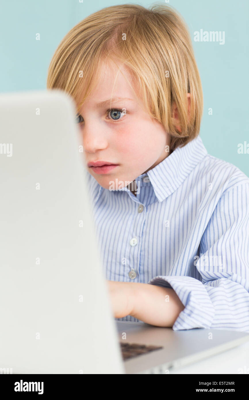 7 year old boy using a laptop Stock Photo - Alamy