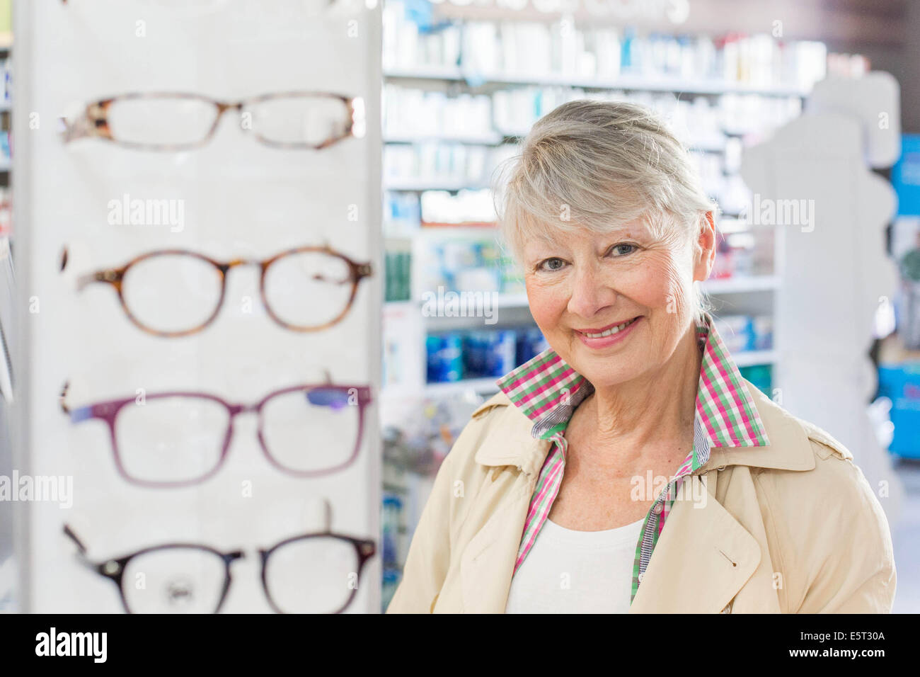 Woman buying glasses in pharmacy Stock Photo - Alamy