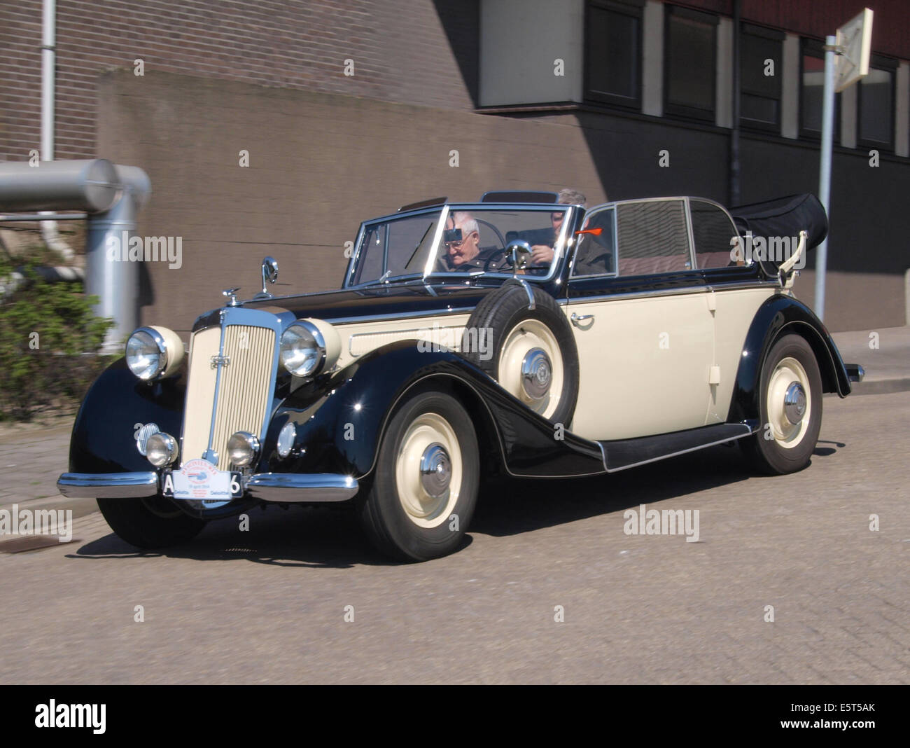 Classic luxury automobile hi-res stock photography and images - Alamy