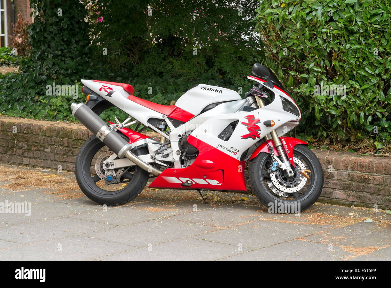 Yamaha R1 motorcycle parked by the side of the road UK Stock Photo - Alamy