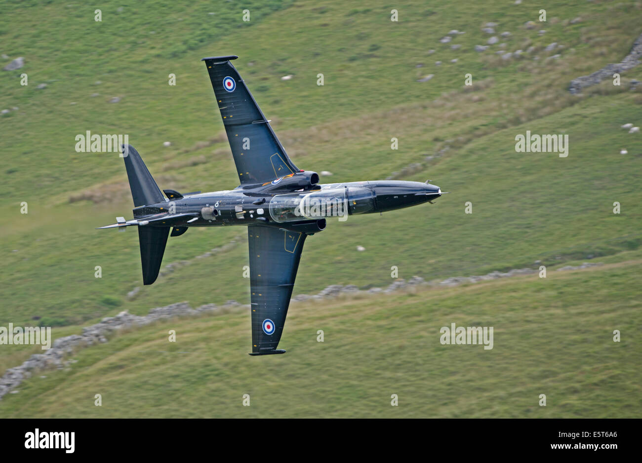 RAF Hawk T2 Jet trainer low level in the Mach Loop, Machynlleth area of ...
