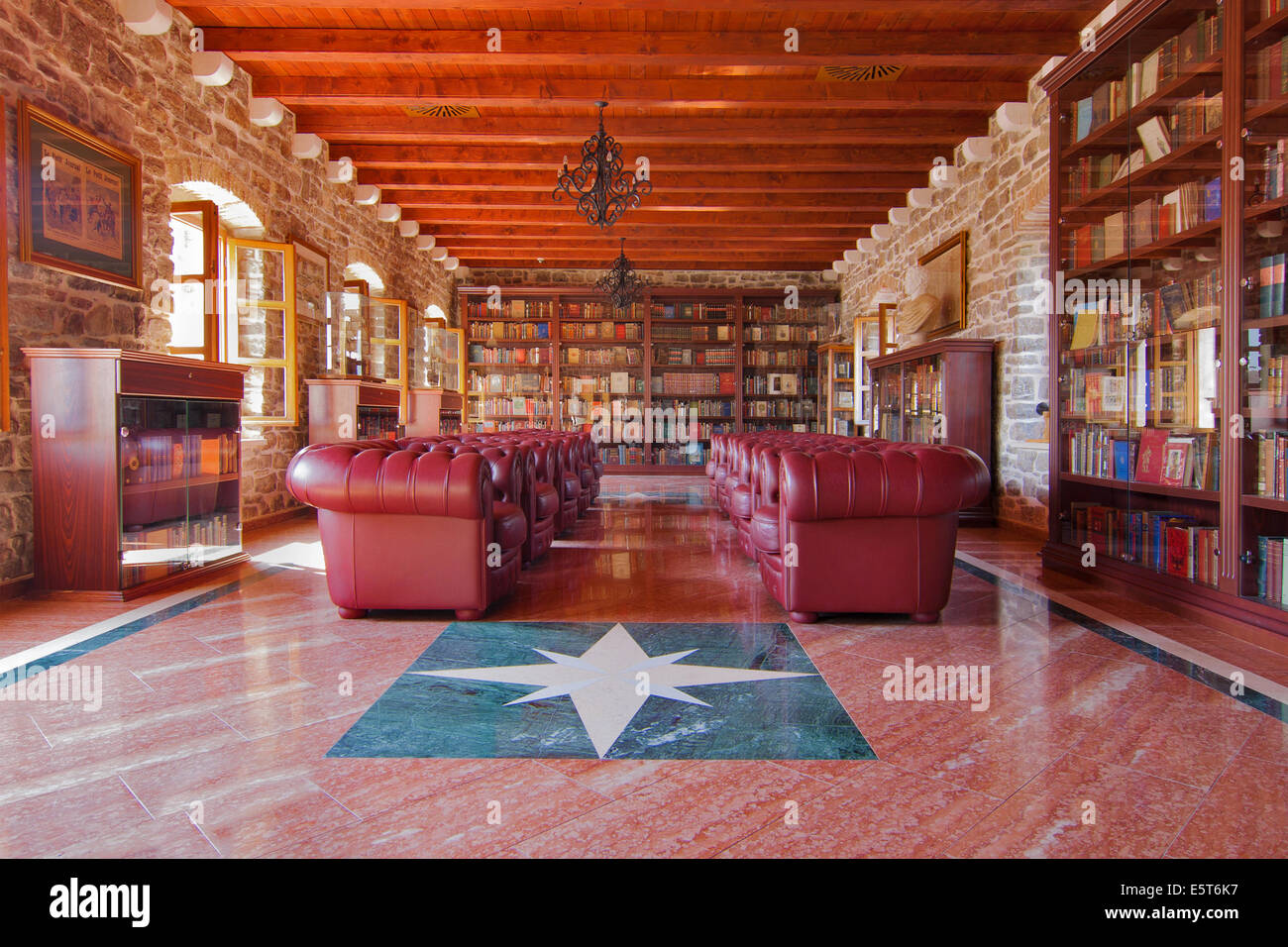 Old library interior hi-res stock photography and images - Alamy