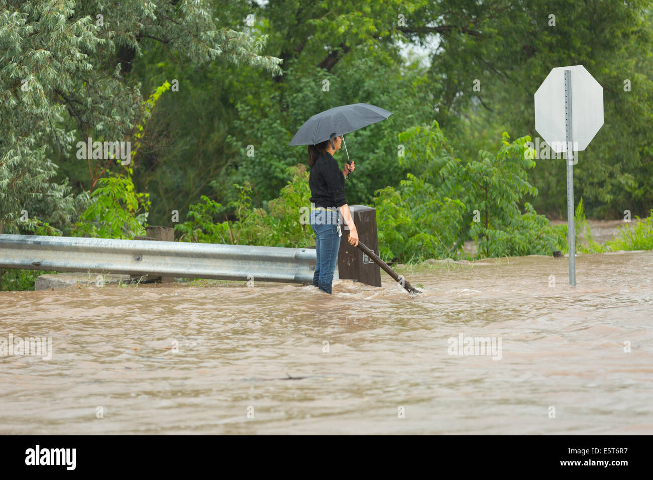 Thunderstorms create flash flooding in Oakville, Ontario turning roads ...