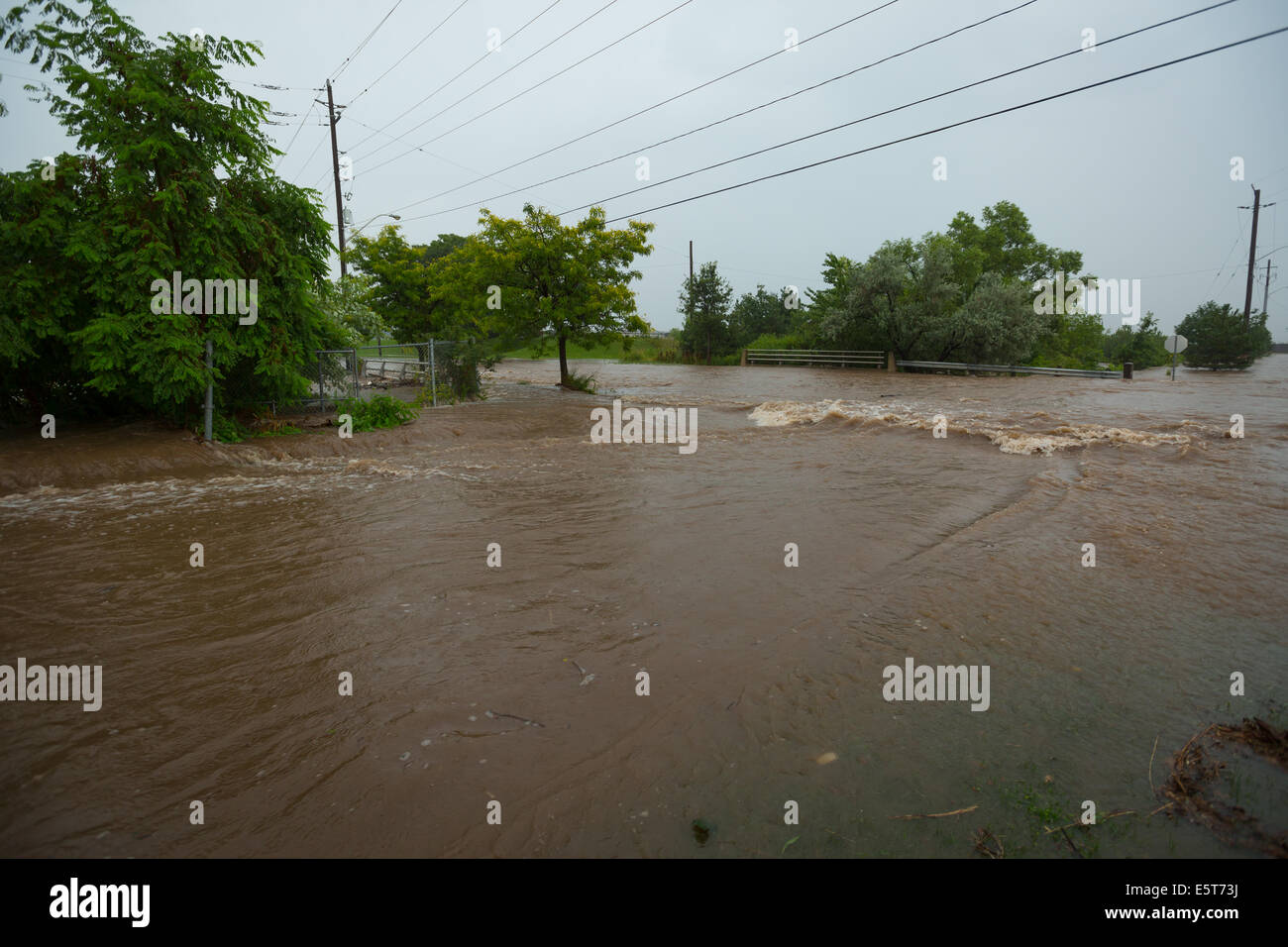 Thunderstorms create flash flooding in Oakville, Ontario turning roads ...