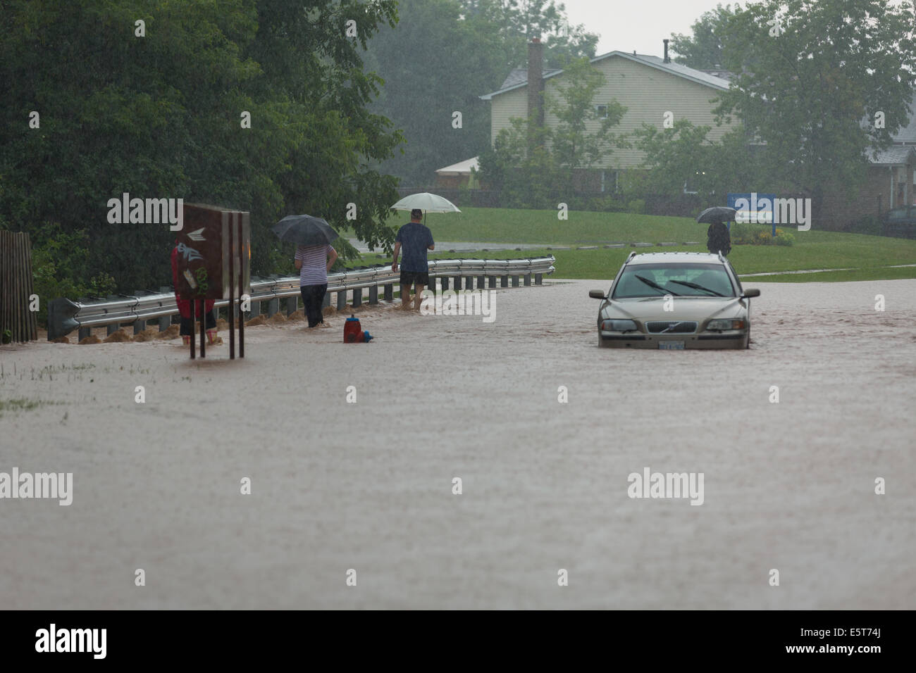Thunderstorms create flash flooding in Oakville, Ontario turning roads ...