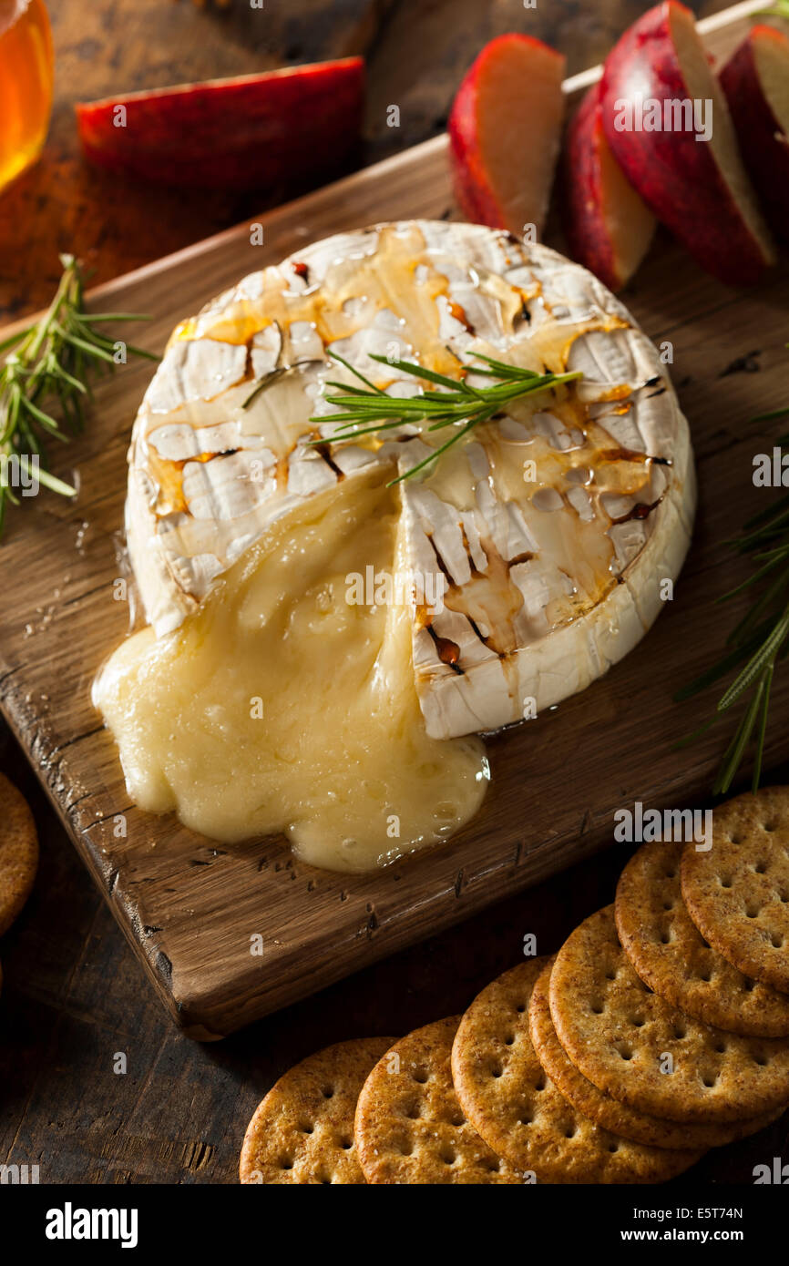 Baked brie cheese hi-res stock photography and images - Alamy