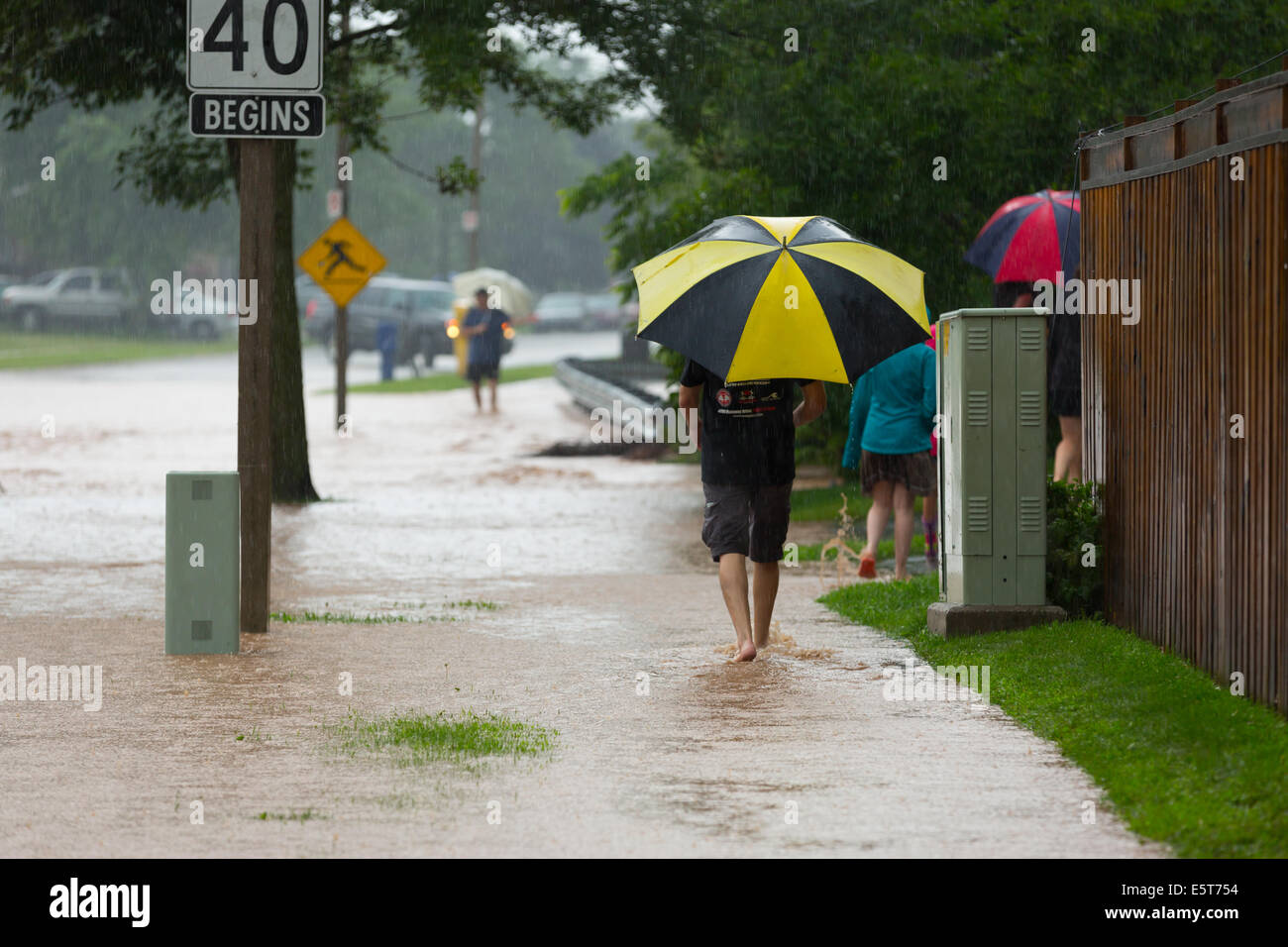 Thunderstorms create flash flooding in Oakville, Ontario turning roads ...