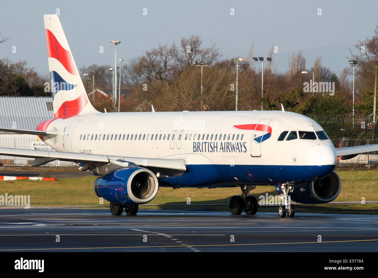 Airbus a320 takeoff hi-res stock photography and images - Alamy