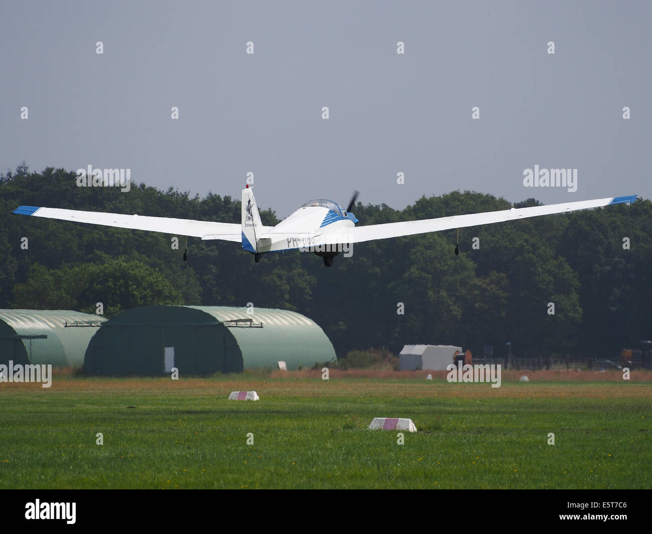 PH-1186 is a Scheibe SF-25C Falke glider, registered CN 44181, shown at ...