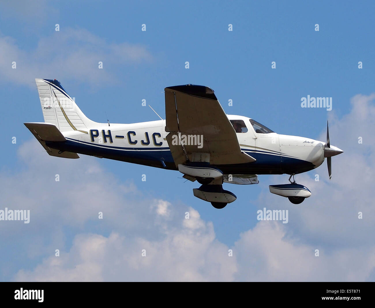 PH-CJC Piper PA-28-181 Archer III at Hilversum Airport (ICAO EHHV ...