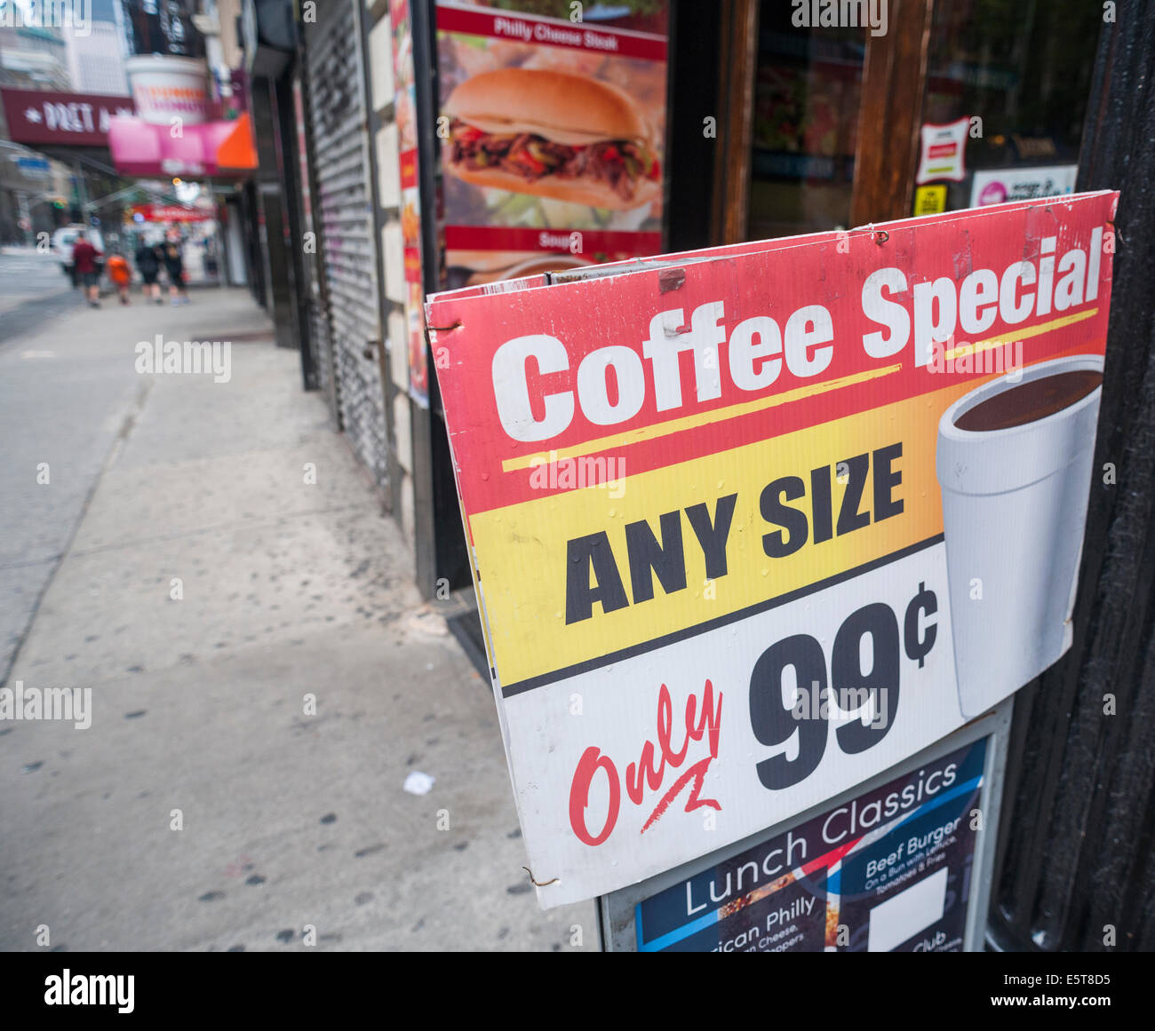 99 cent sign hi-res stock photography and images - Alamy