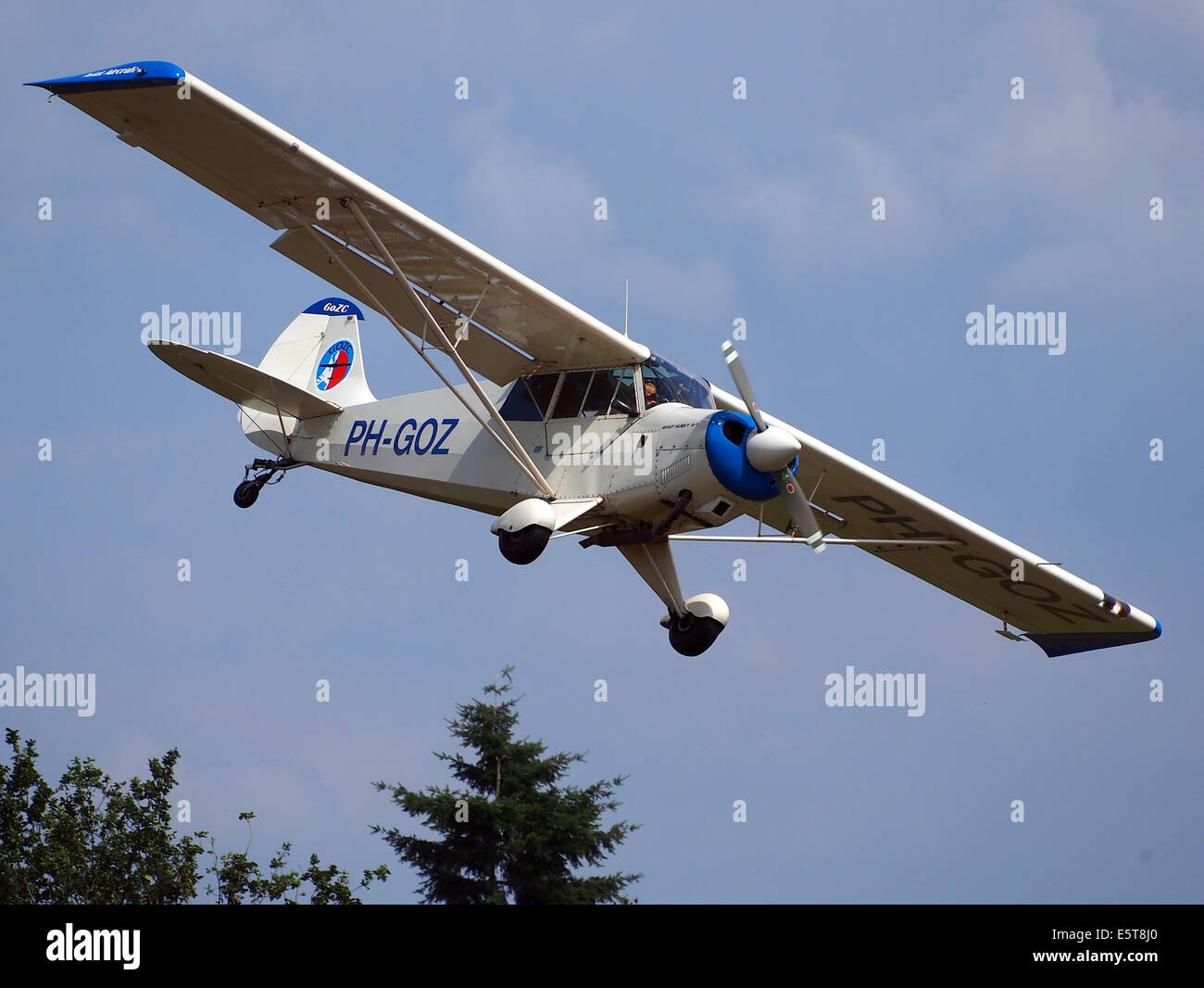 PH-GOZ, an Aviat A-1B Husky, is shown landing at Hilversum Airport ...