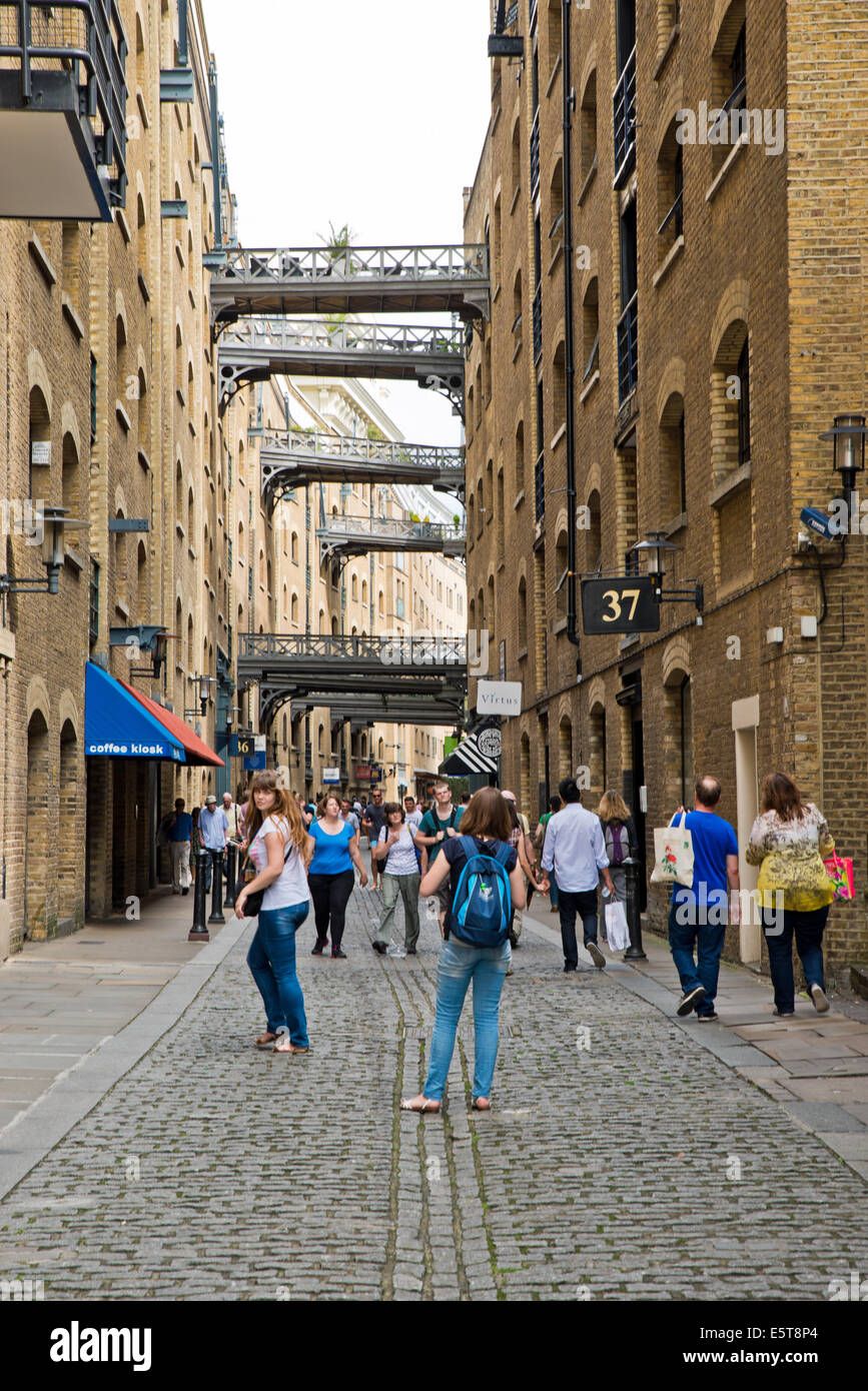 Street View of Tourist in Southwark London UK Stock Photo - Alamy