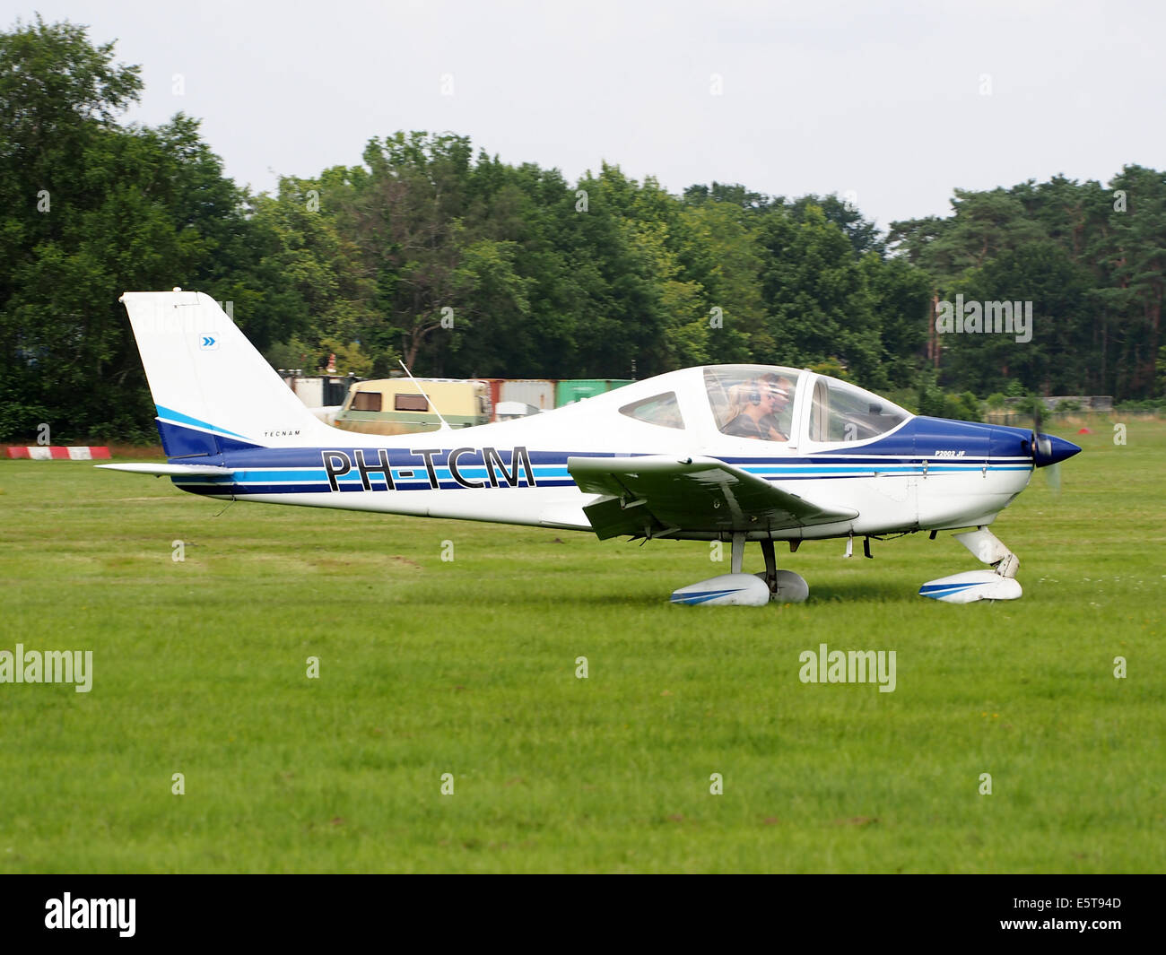 P2002 sierra aircraft flying hi-res stock photography and images - Alamy
